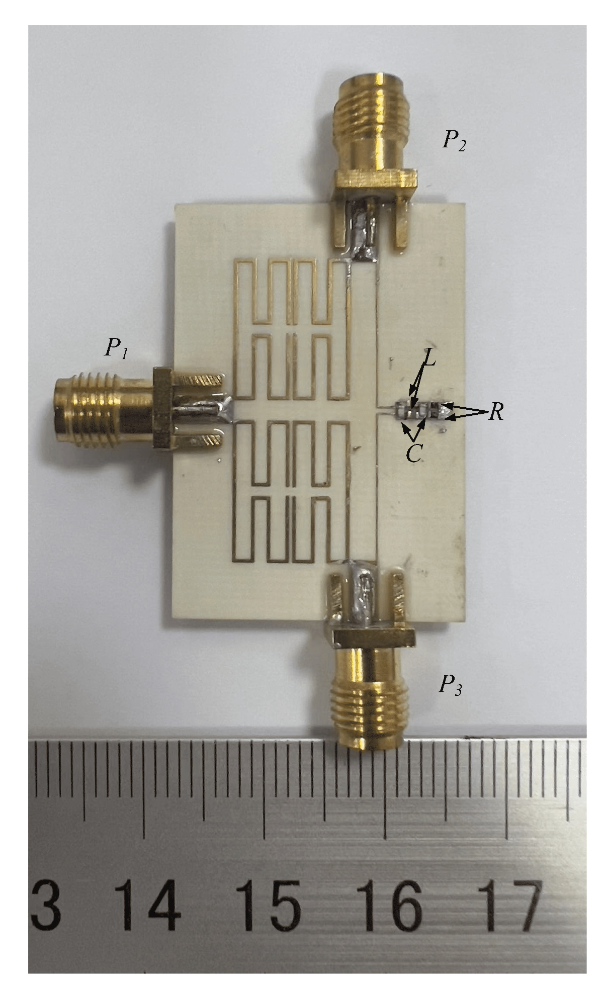 A Novel Compact Gysel Power Divider with Bandpass Filtering Responses