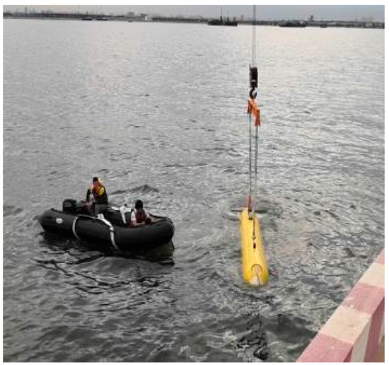 AUV-Based Side-Scan Sonar Real-Time Method for Underwater-Target Detection
