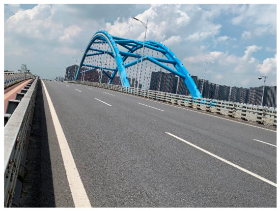 In Situ Experimental Study on the Behavior of UHPC Composite ...