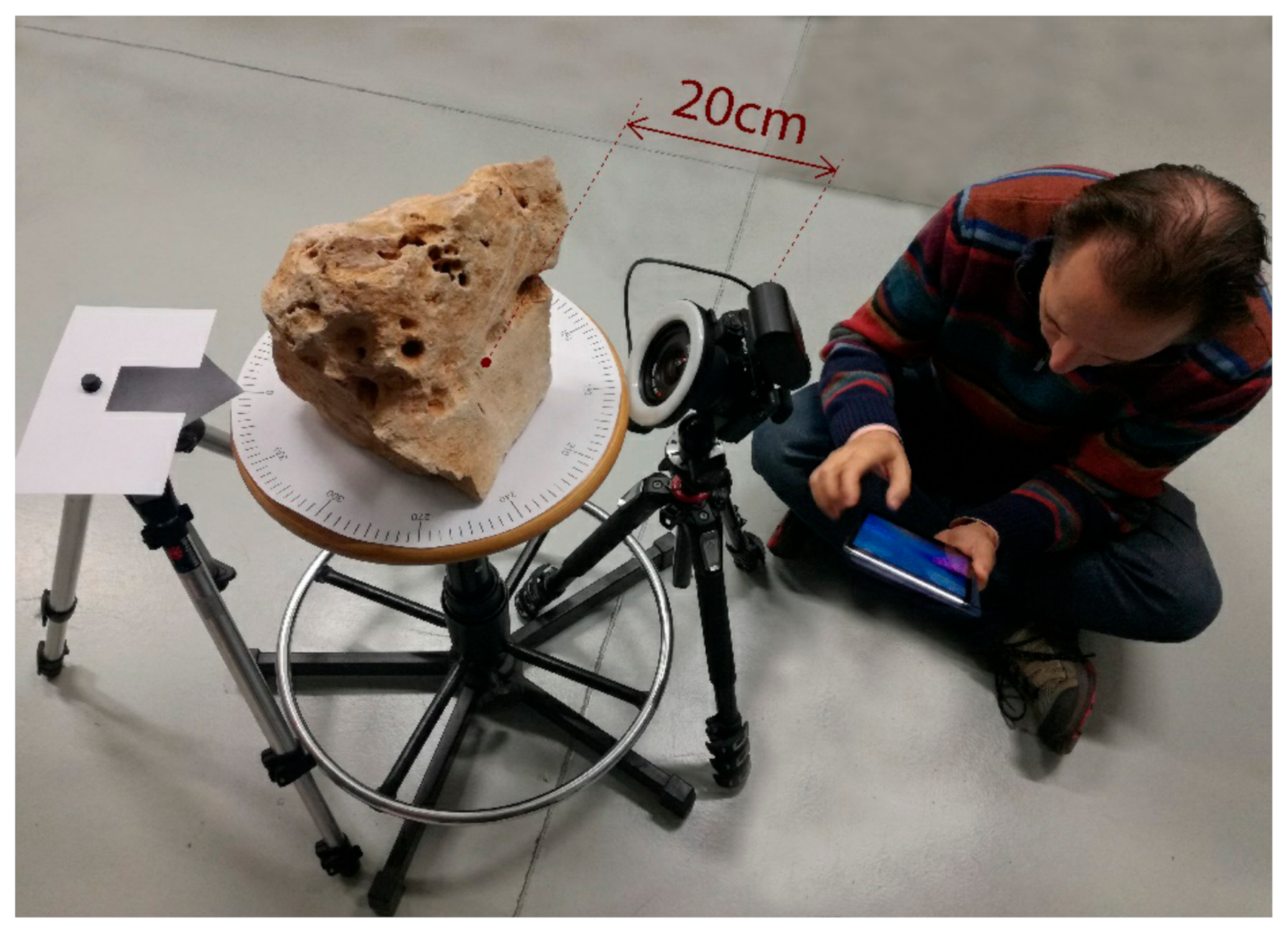 Optimal Lateral Displacement in Automatic Close-Range Photogrammetry