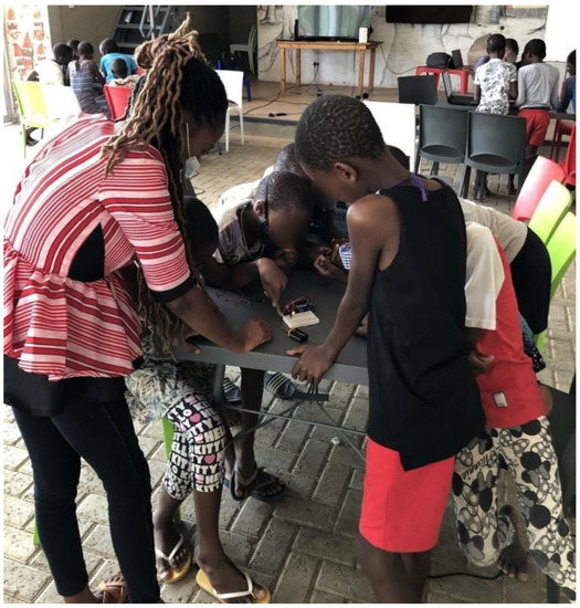 Co-Learning Computational and Design Thinking Using Educational ...