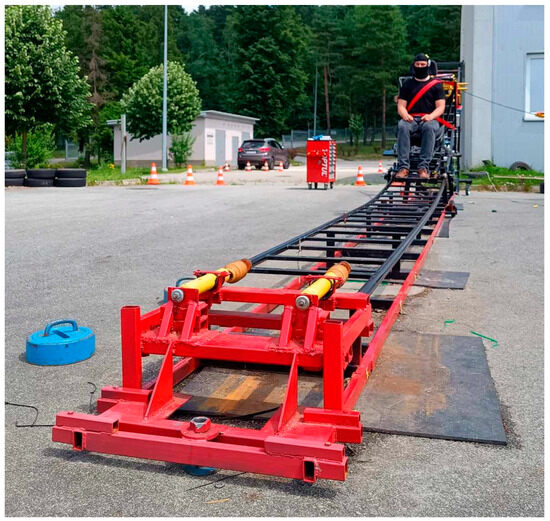 Analysis of Head Displacement during a Frontal Collision at a Speed of ...